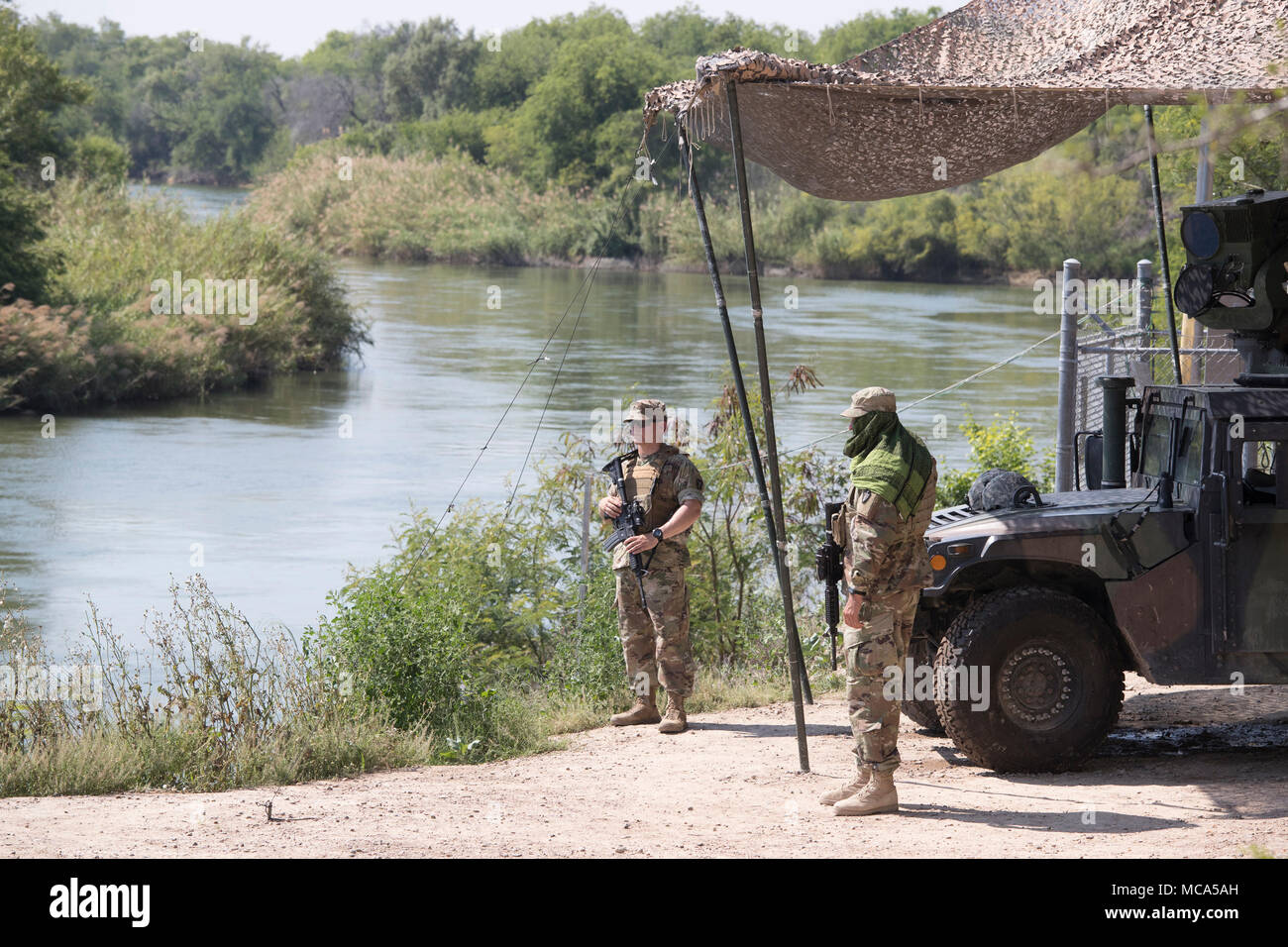 National guard guns texas mexico border hi-res stock photography and ...