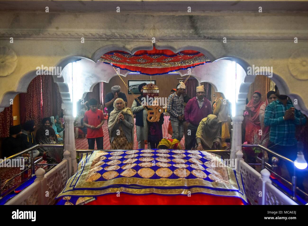 Prayers at the gurdwara hi-res stock photography and images - Alamy