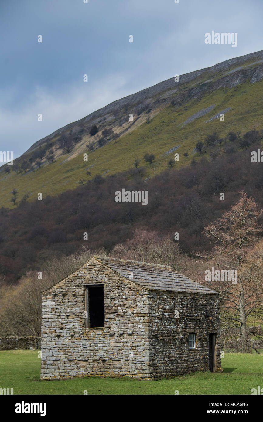 Stone hut yorkshire hi-res stock photography and images - Alamy