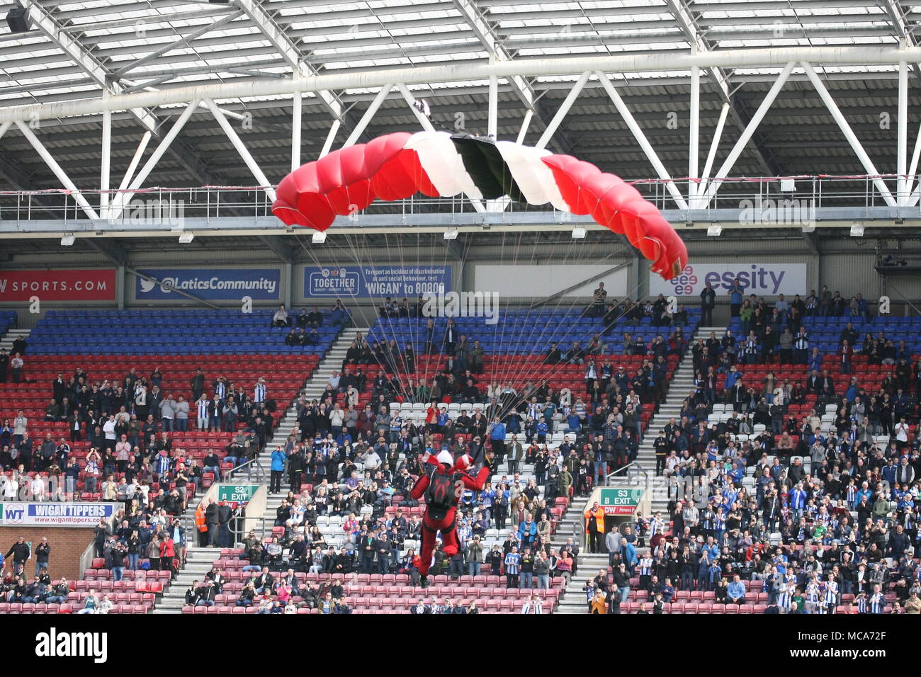British army parachute regiment freefall team hi-res stock photography ...