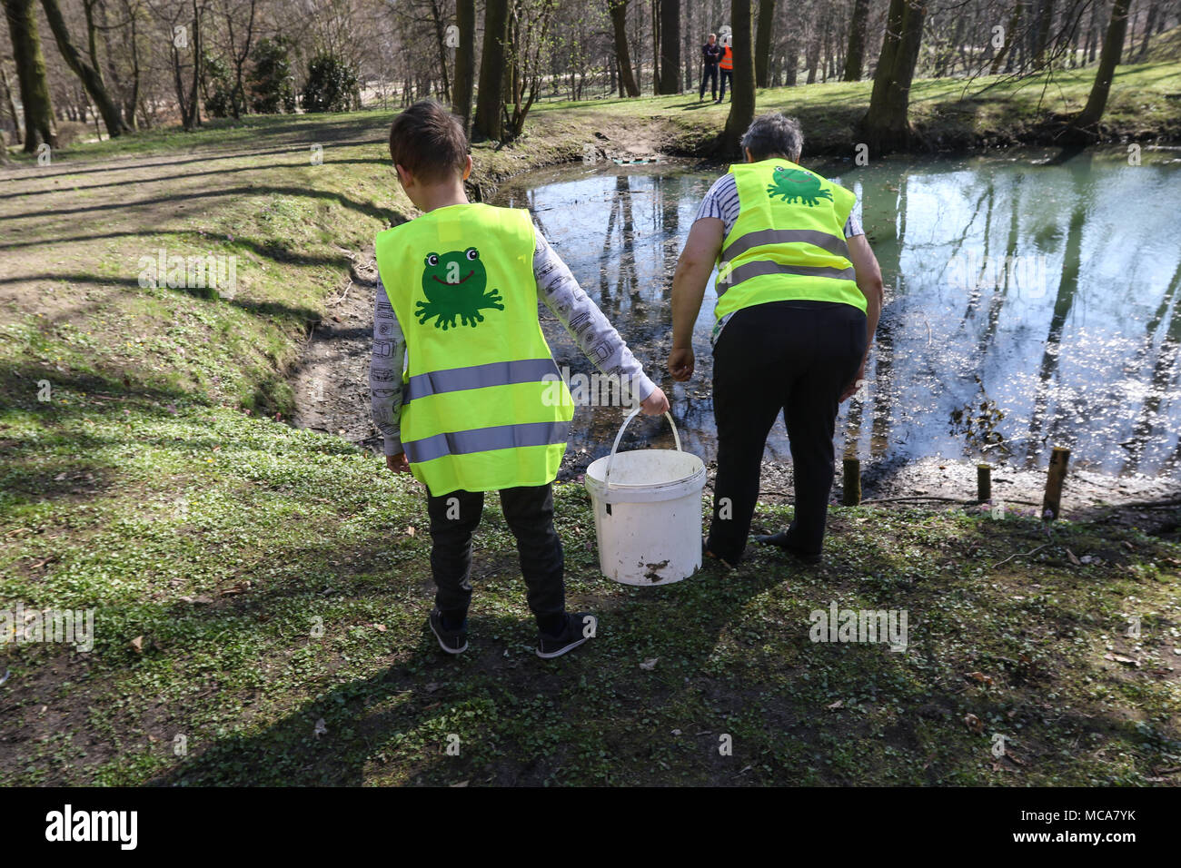 Migrating frogs hi-res stock photography and images - Alamy
