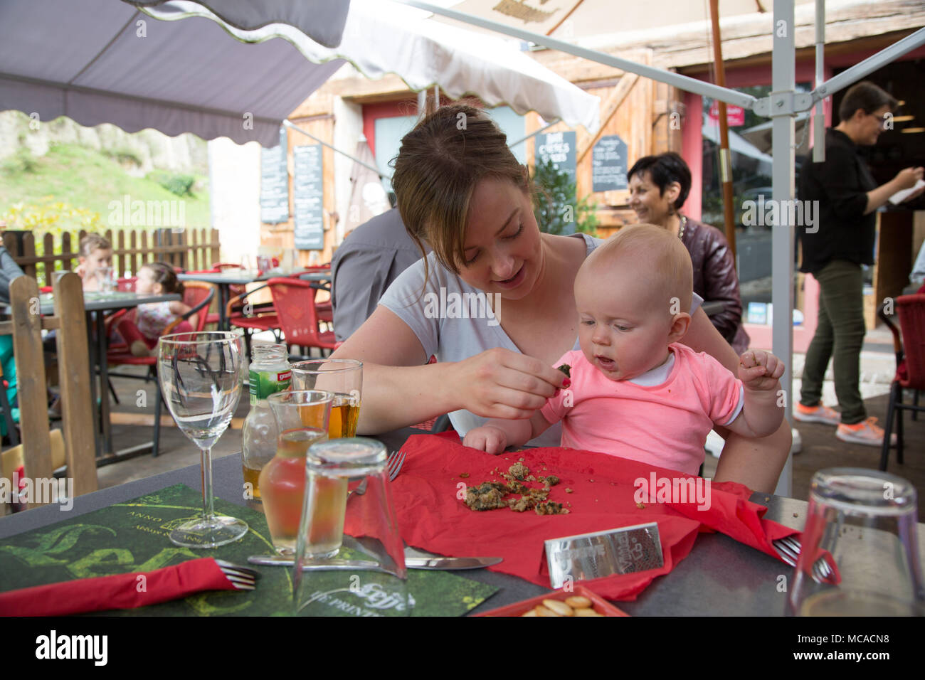 Mum feeding baby cafe hi-res stock photography and images - Alamy