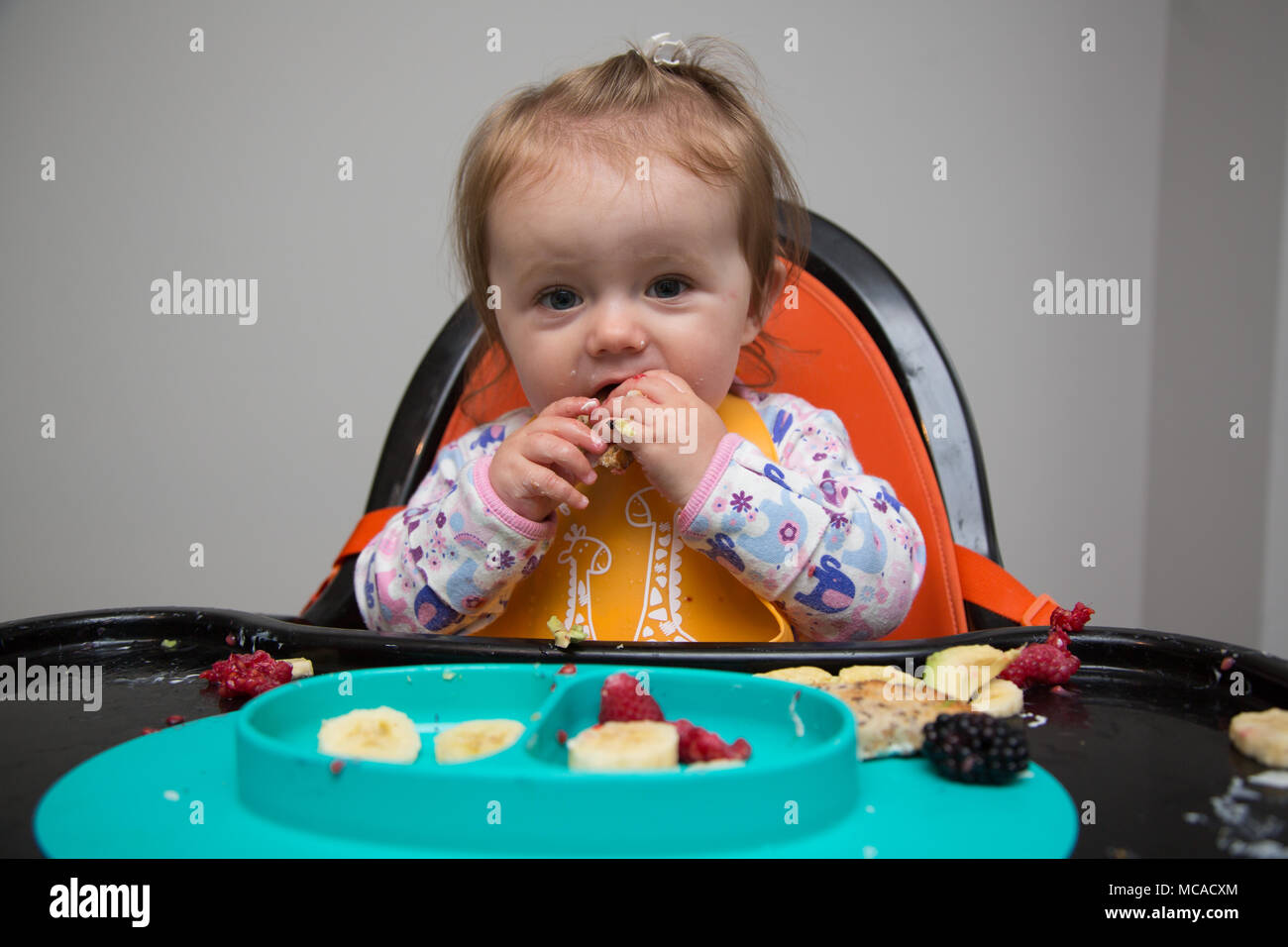 Baby being weaned hi-res stock photography and images - Alamy