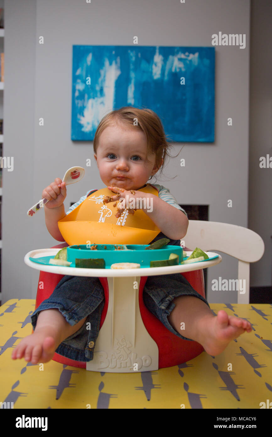 Baby being weaned hi-res stock photography and images - Alamy