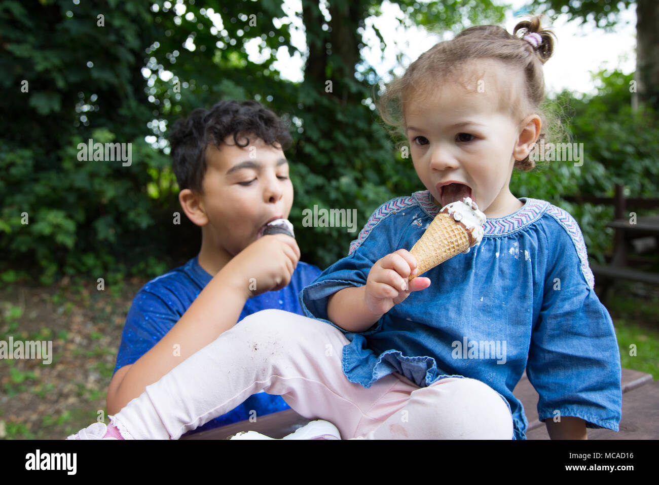 Children eating ice cream Stock Photo - Alamy