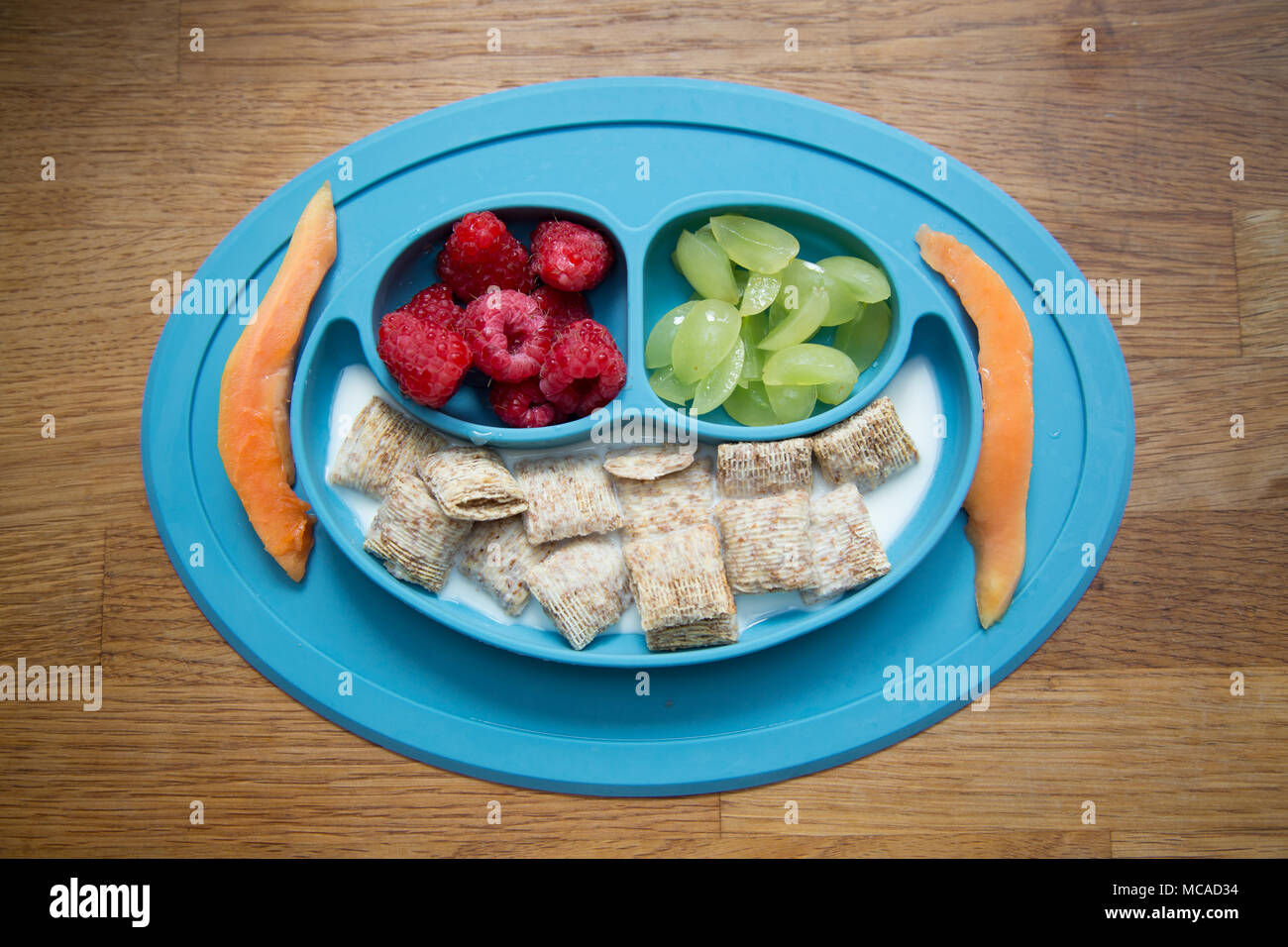 Baby weaning avocado hi-res stock photography and images - Alamy