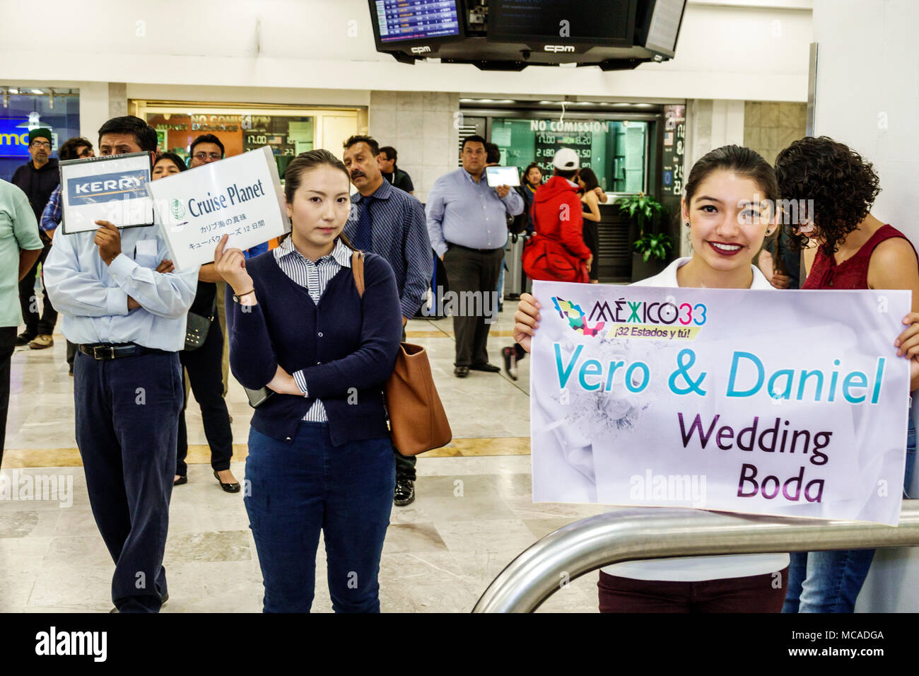 International arrivals hi-res stock photography and images - Alamy
