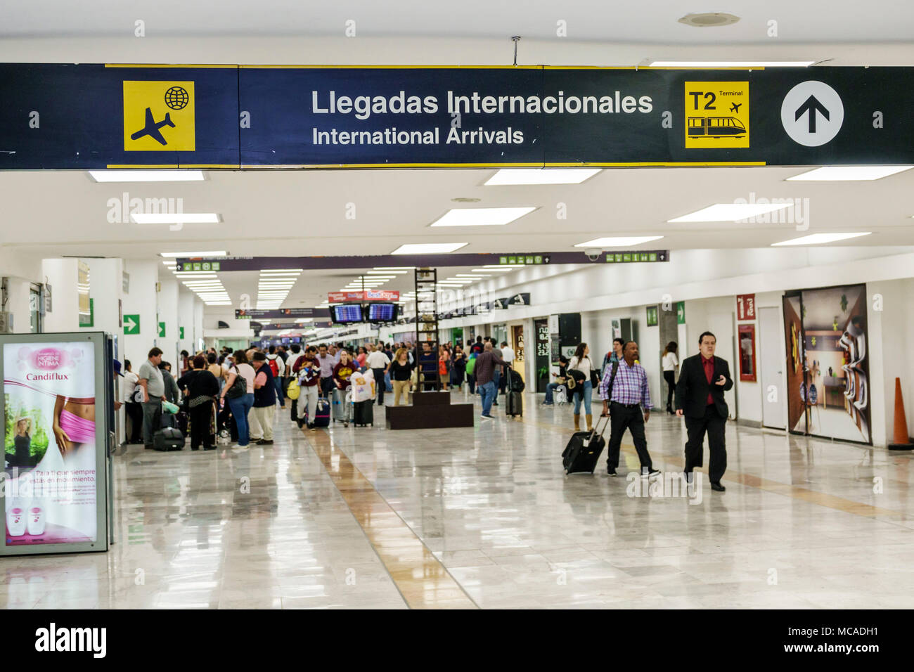 International arrivals hi-res stock photography and images - Alamy