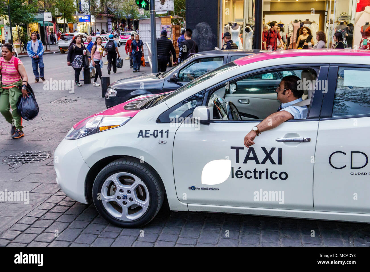 Mexico city street scene cars hi-res stock photography and images - Alamy