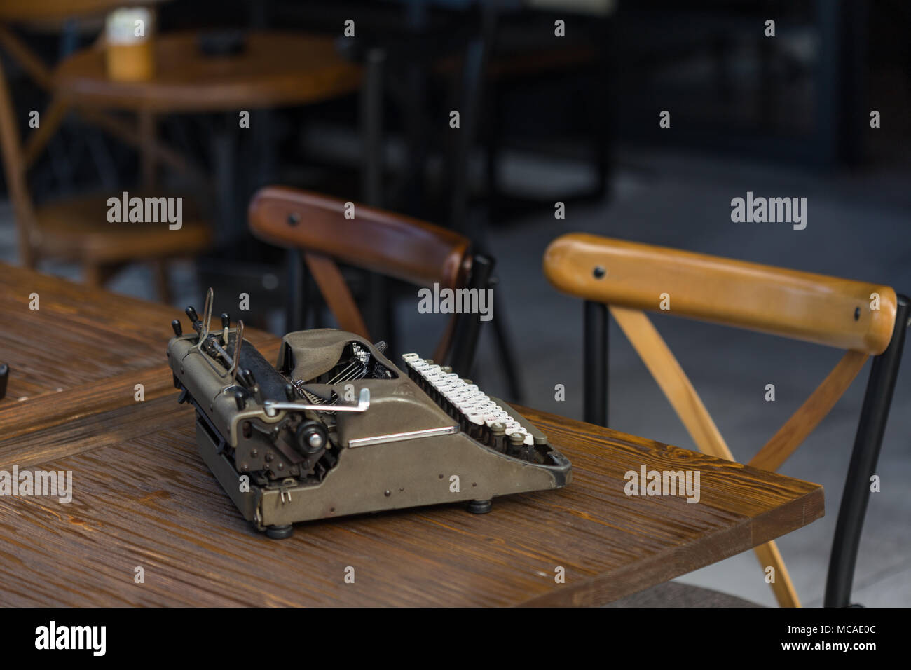 Vintage typewriter side view hi-res stock photography and images - Alamy