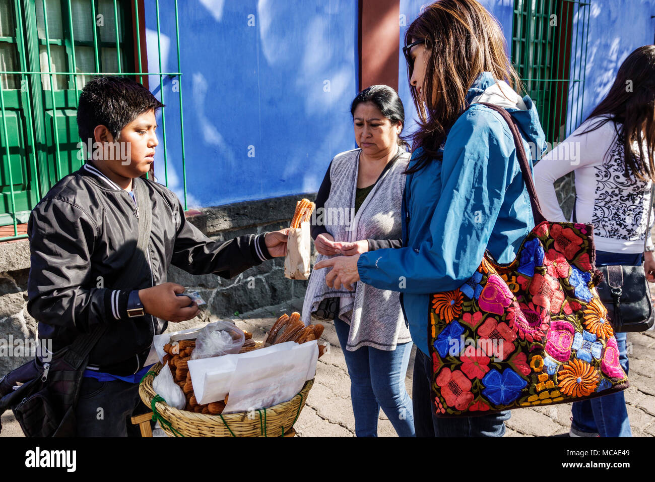 Frida kahlo caza azul hi-res stock photography and images - Alamy