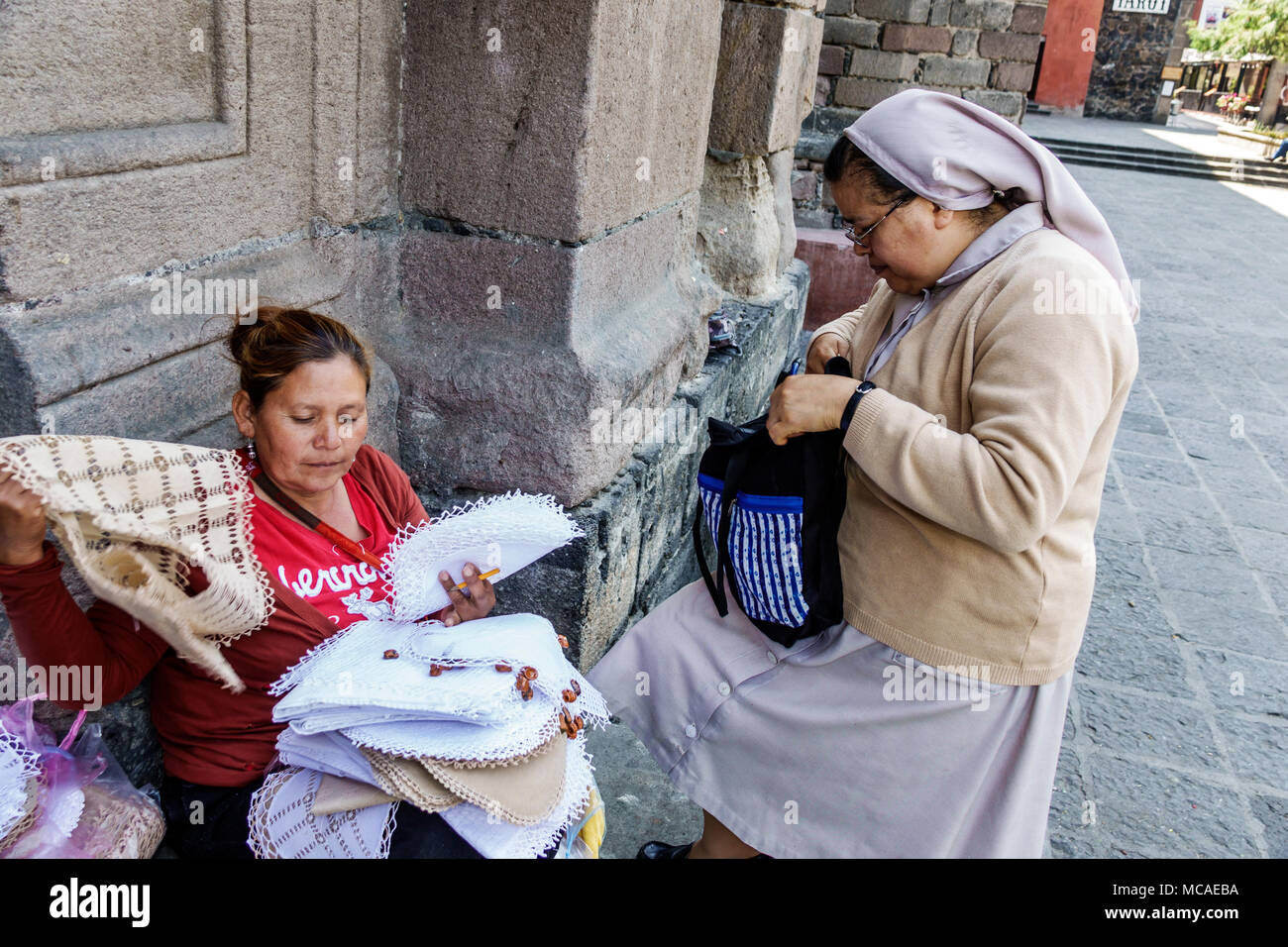 Nun wearing a habit hi-res stock photography and images - Alamy