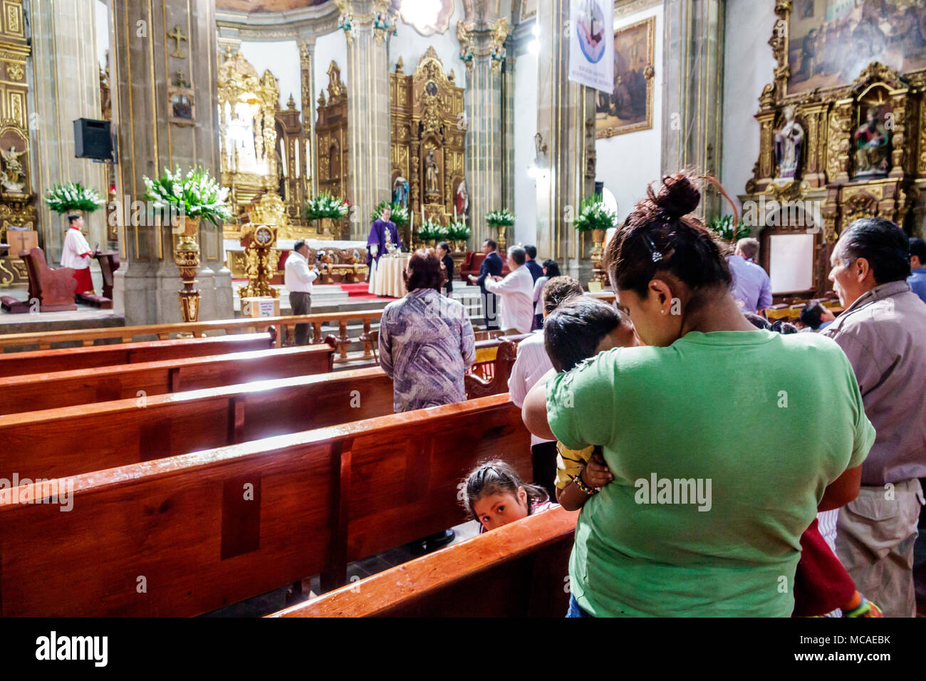 Hispanic priest mass hi-res stock photography and images - Alamy