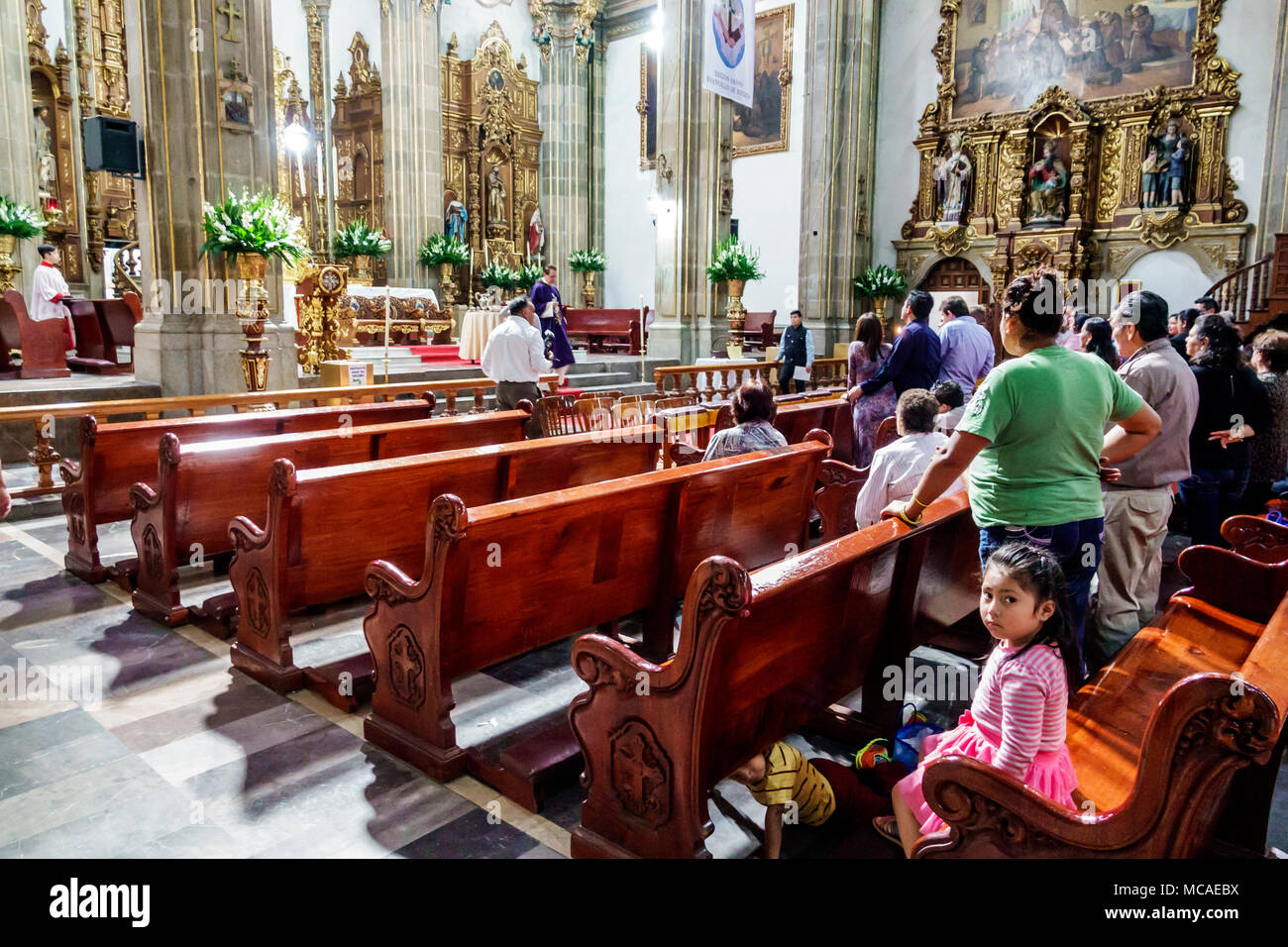 Hispanic priest mass hi-res stock photography and images - Alamy