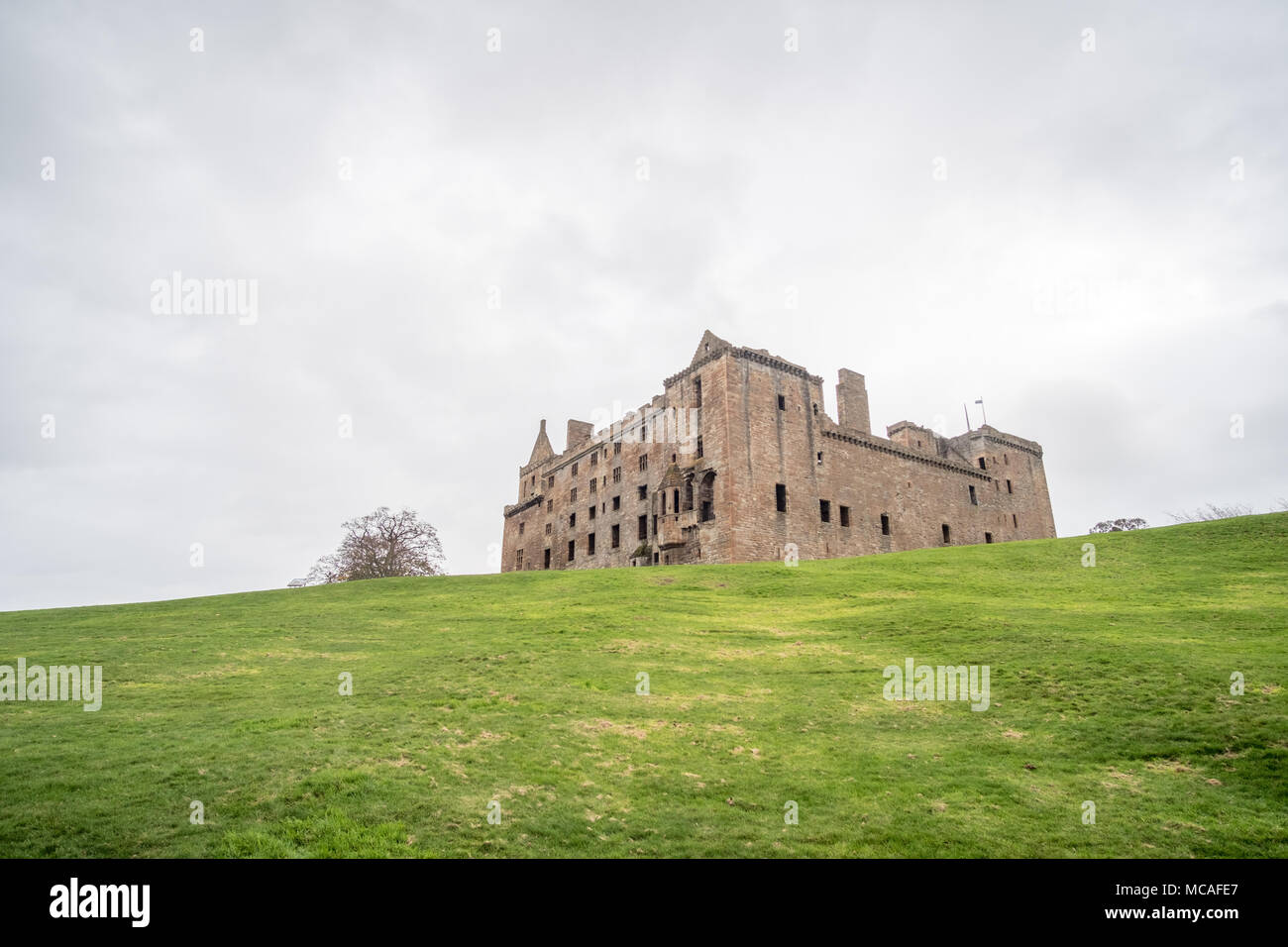 Linlithgow Palace in the town of Linlithgow, West Lothian, Scotland ...
