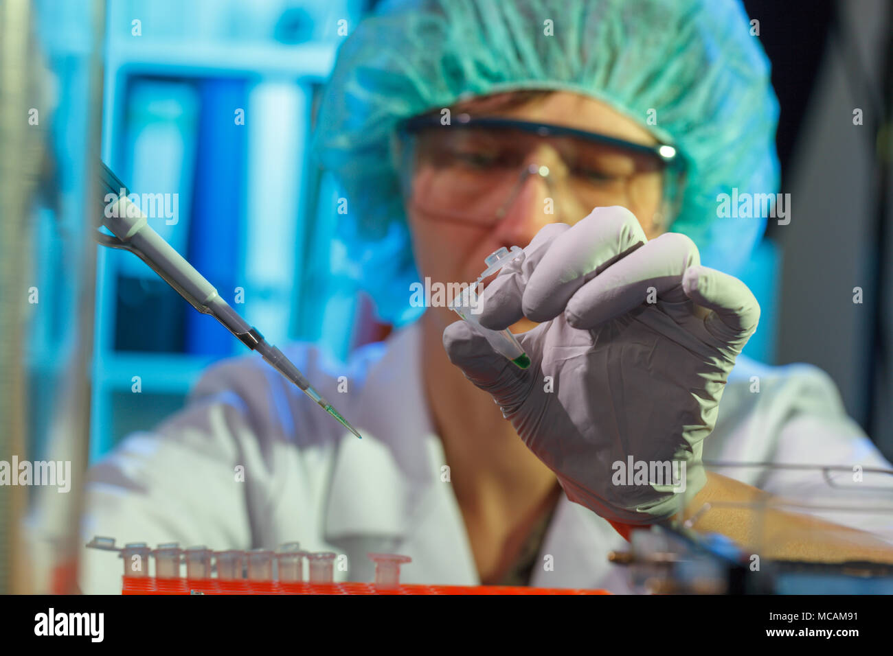 Reprogenetics research laboratory hi-res stock photography and images ...