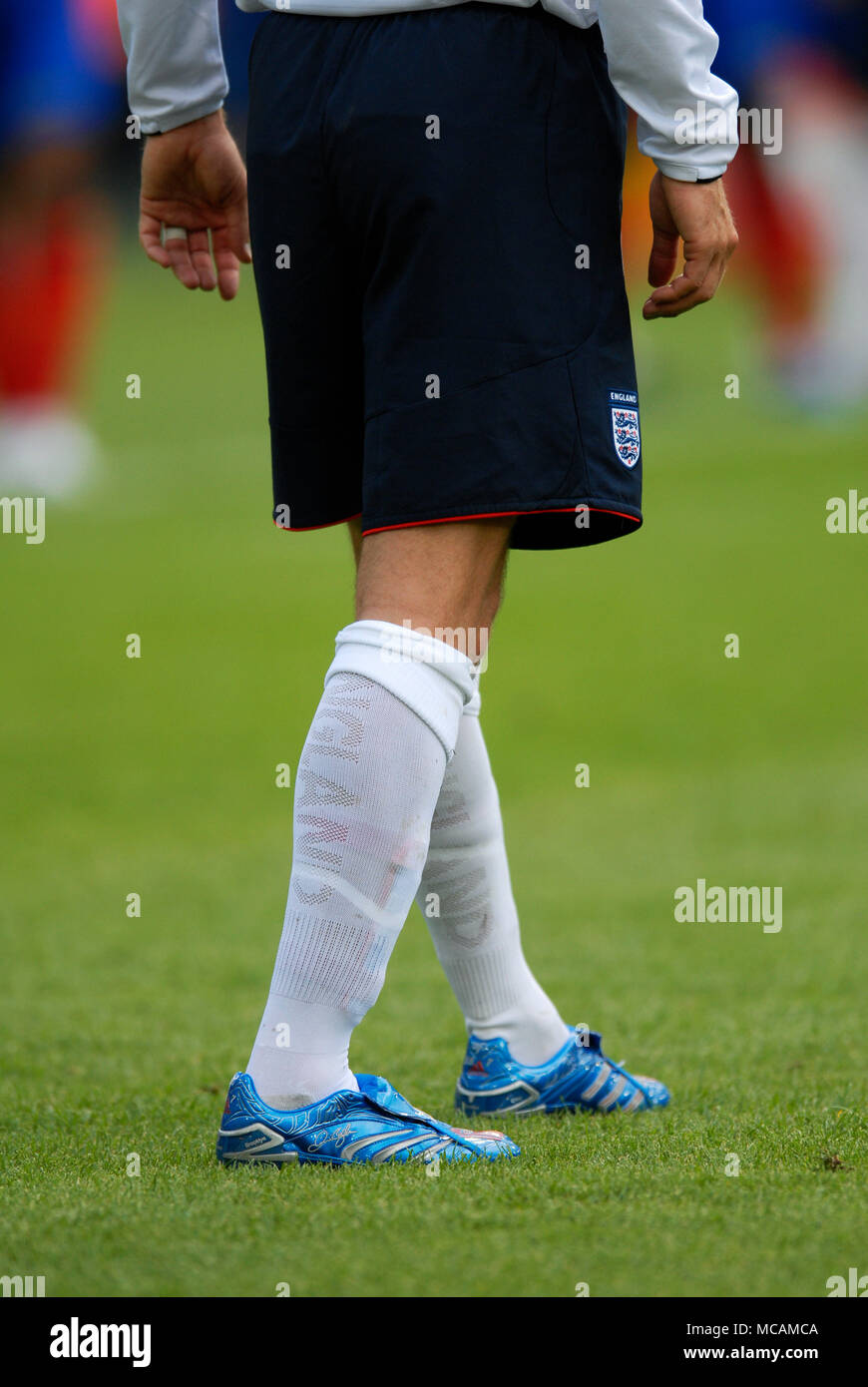 David beckham free kick england hi-res stock photography and images - Alamy
