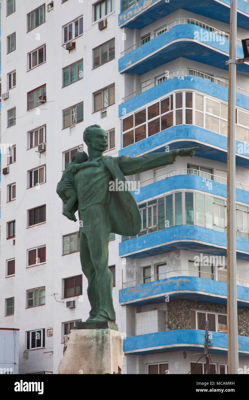 Statue of Jos? Mart? on the Malec?n Stock Photo - Alamy