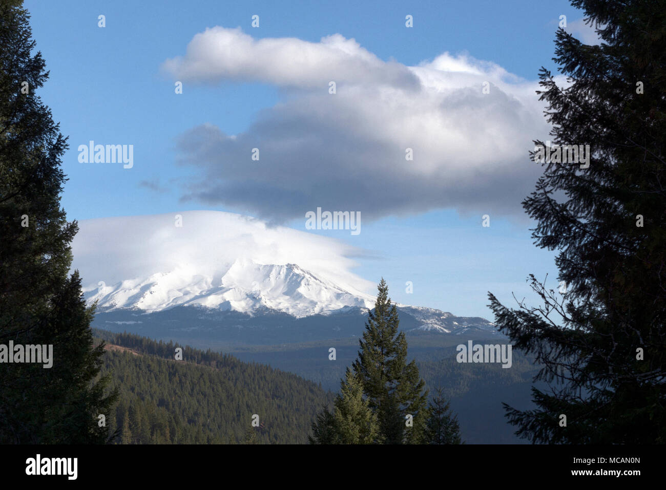 Mount Shasta - Cascade Range California Stock Photo - Alamy