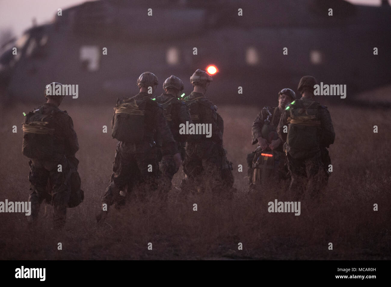 Mc 6 parachute system hi-res stock photography and images - Alamy