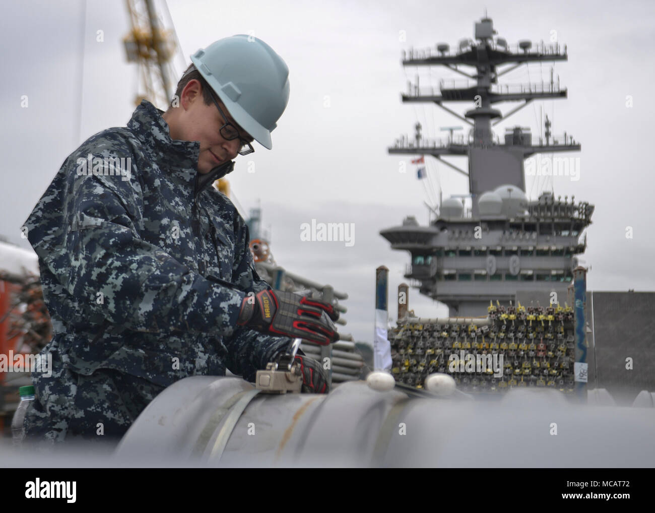 180201-N-LC642-081 NAVAL BASE KITSAP-BREMERTON, Wash. (Feb. 1, 2018) U ...