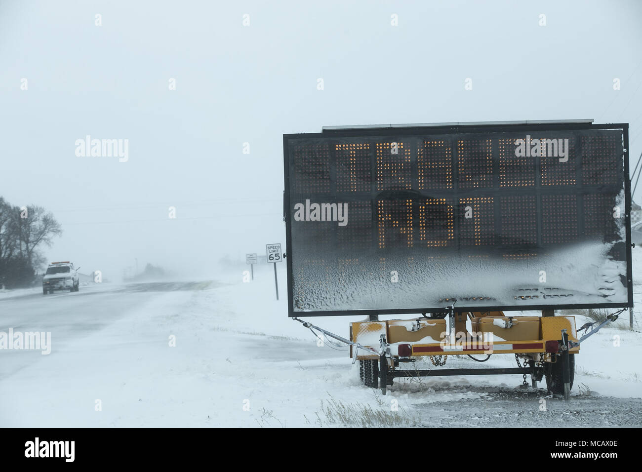 60 mph sign hi-res stock photography and images - Alamy