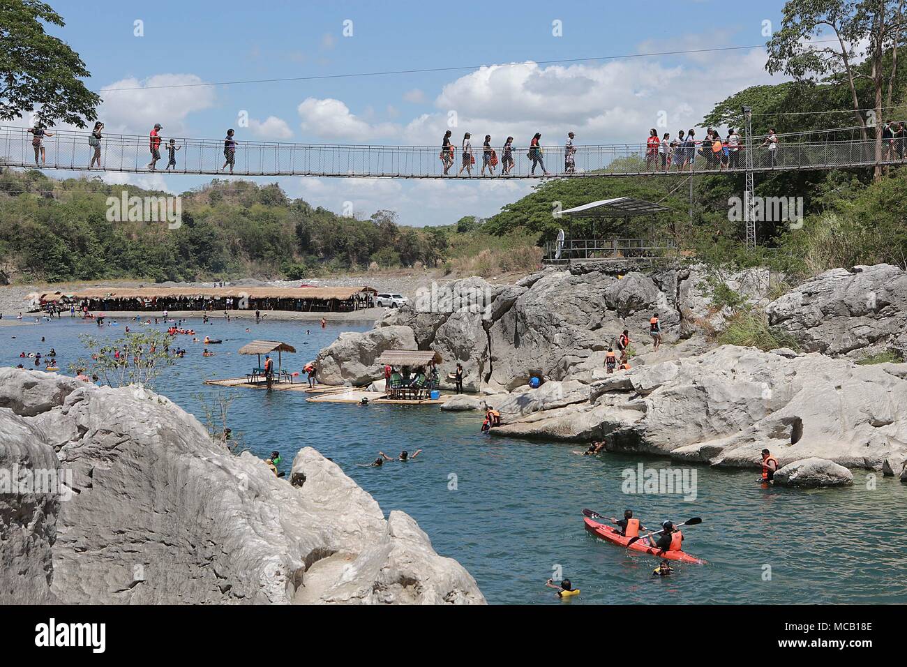 Nueva Ecija, Philippines. 15th Apr, 2018. Visitors flock the Minalungao ...