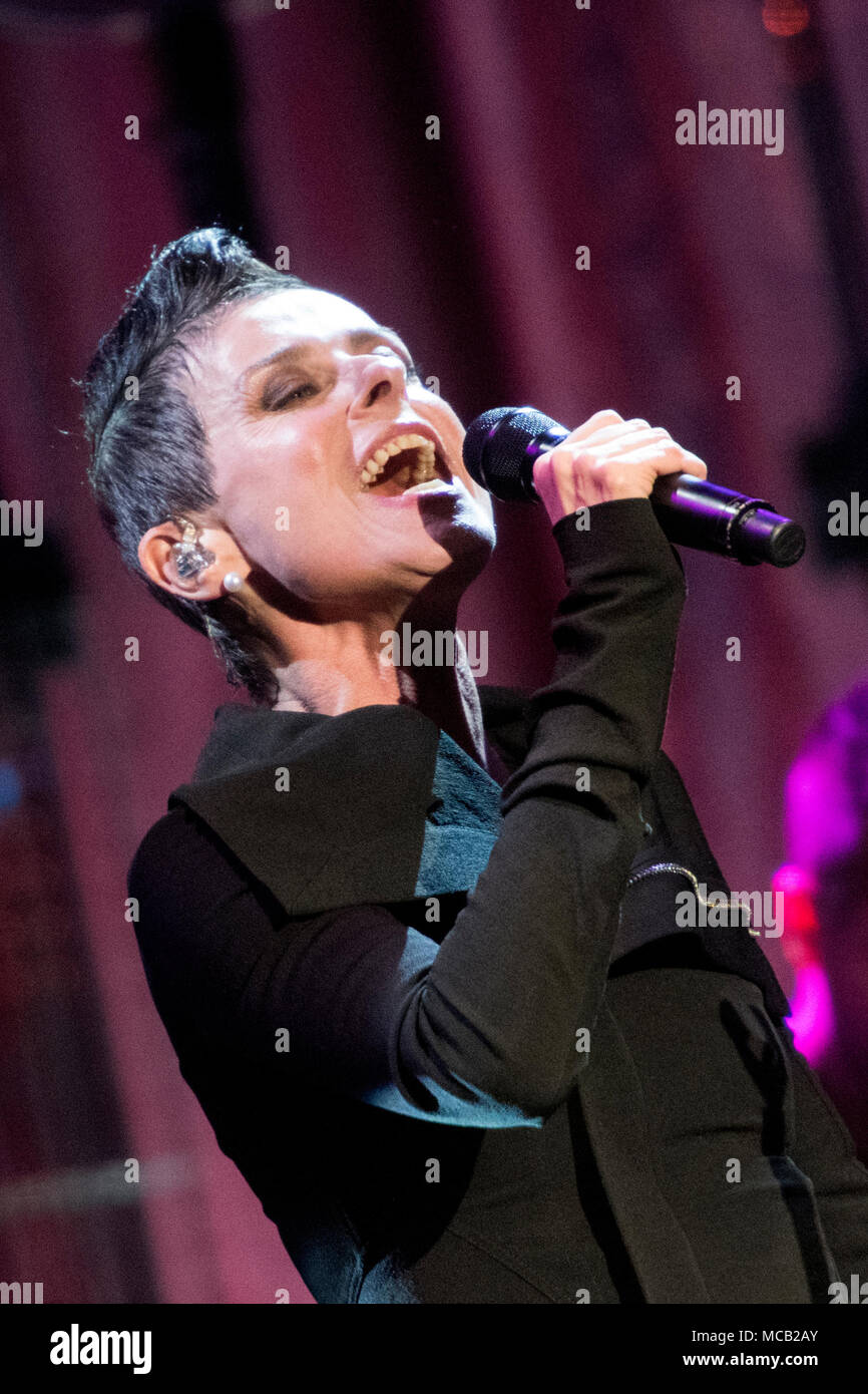 Sarah lisa hi-res stock photography and images - Alamy