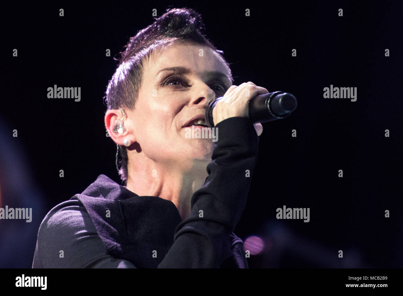 Sarah lisa hi-res stock photography and images - Alamy