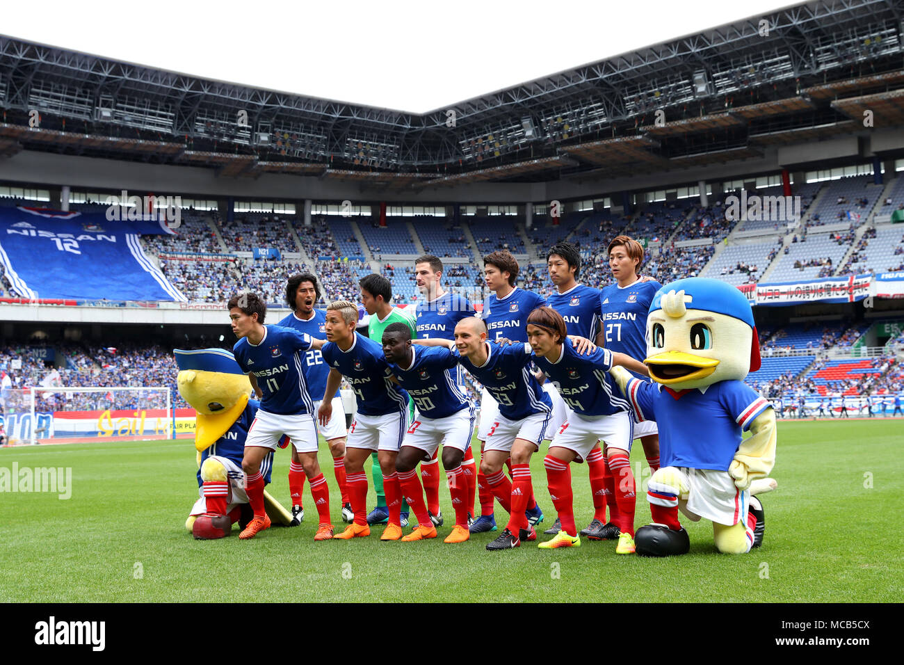 Kanagawa, Japan. 15th Apr, 2018. Yokohama FMarinos team group line-up ...