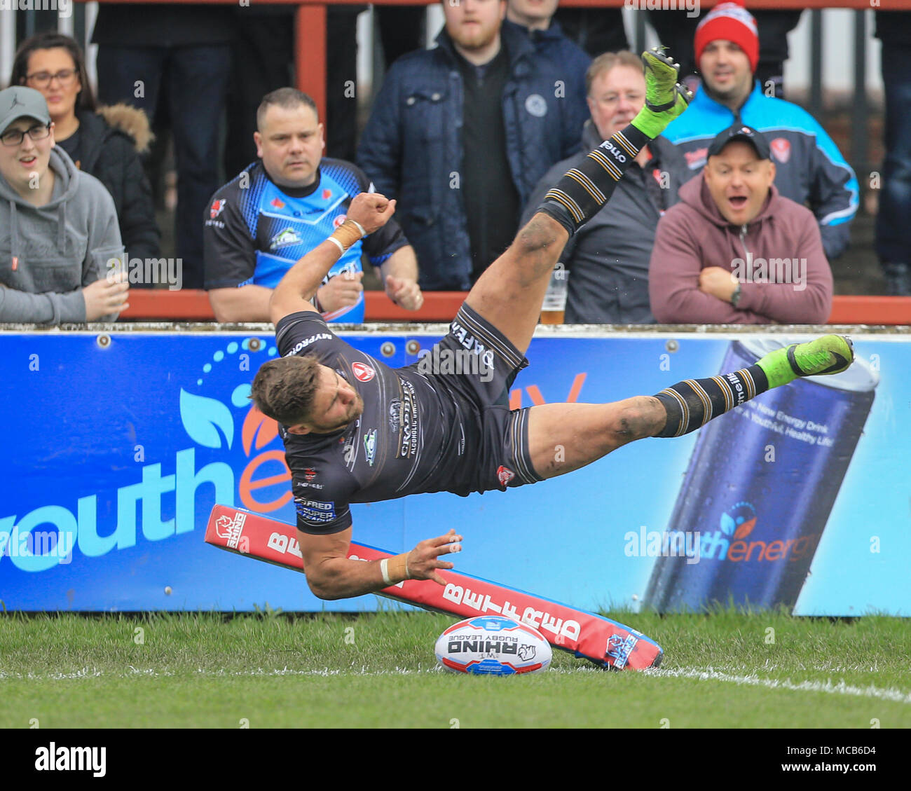 V round hi-res stock photography and images - Alamy