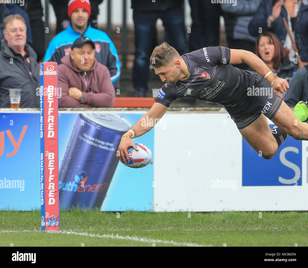 V round hi-res stock photography and images - Alamy