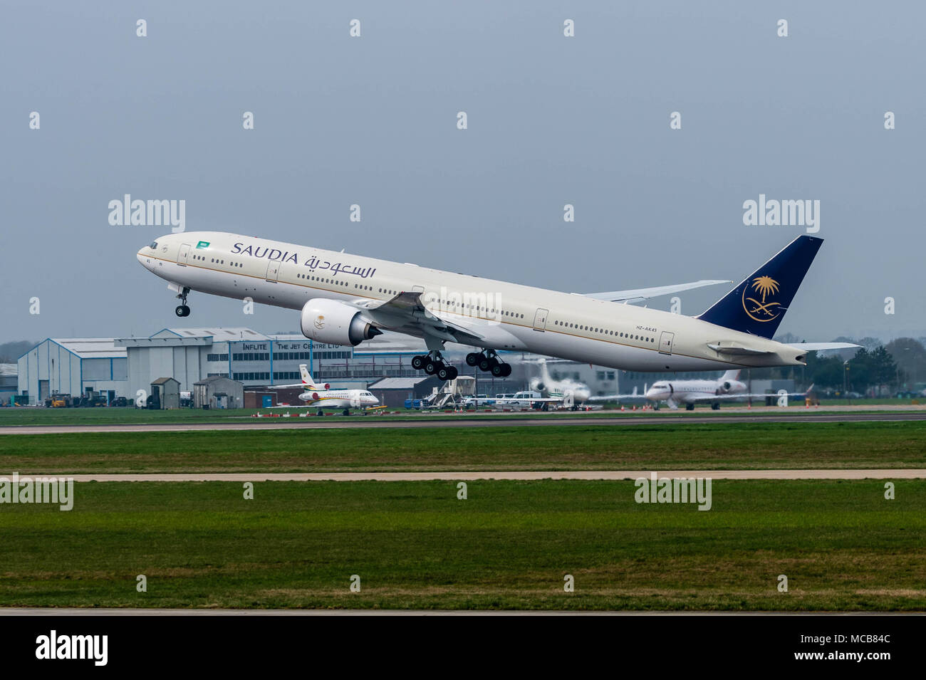 Aircraft movements hi-res stock photography and images - Alamy
