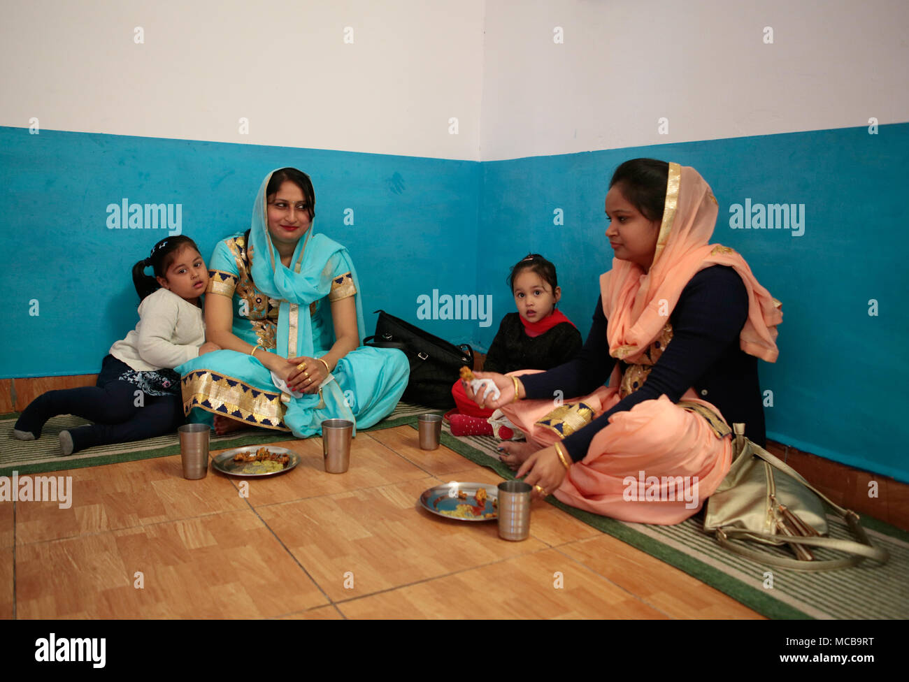 Sikh women hi-res stock photography and images - Alamy