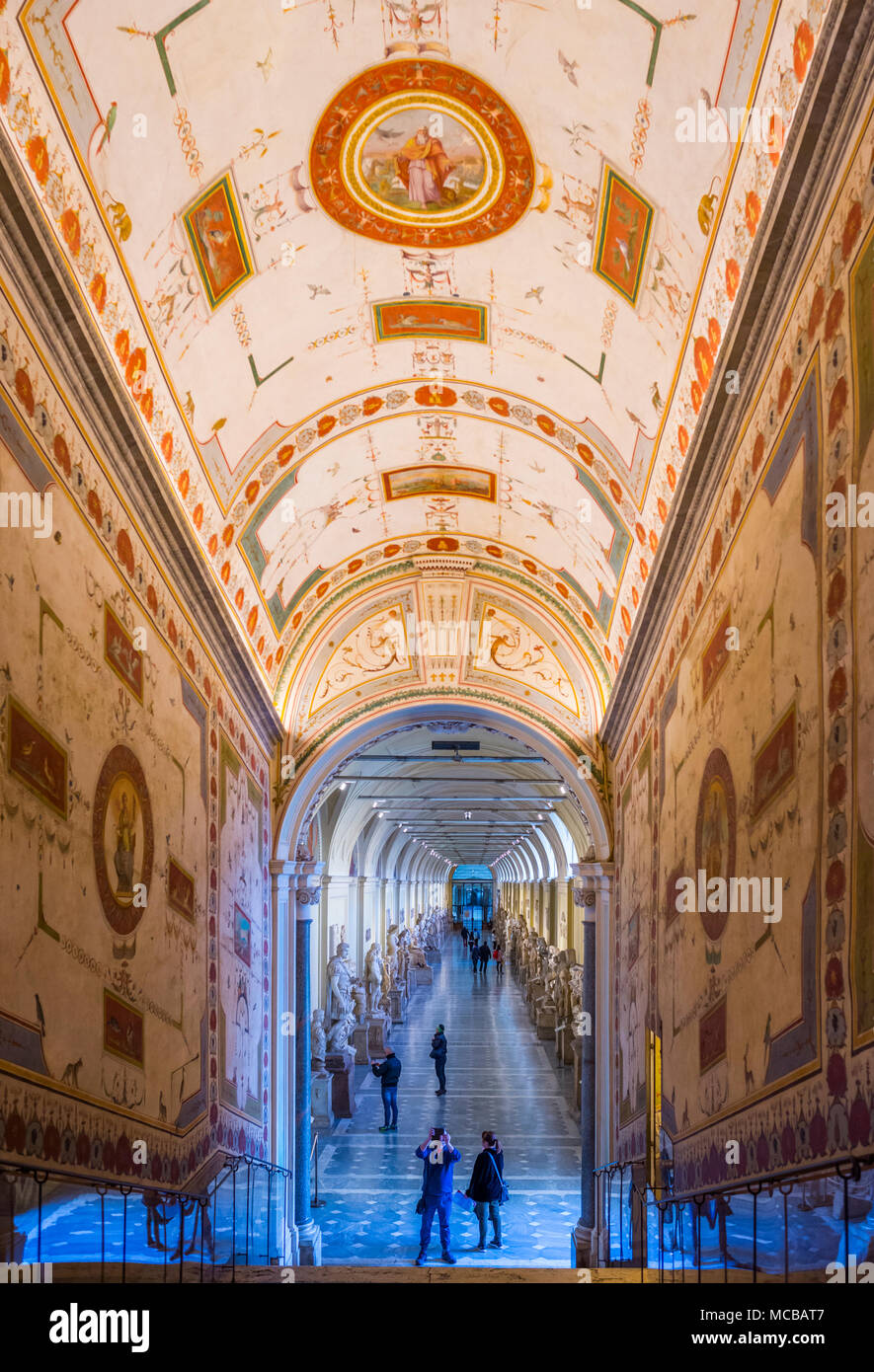 Museum tourist corridors High Resolution Stock Photography and Images ...