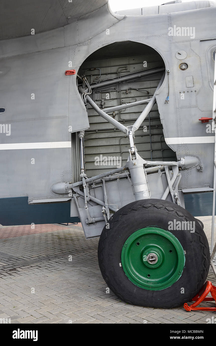 Aircraft chassis hi-res stock photography and images - Alamy