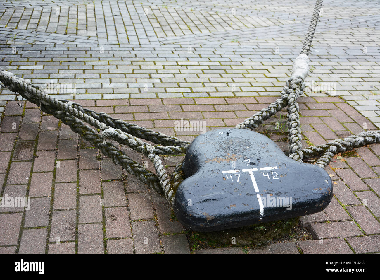 Mooring tower hi-res stock photography and images - Alamy