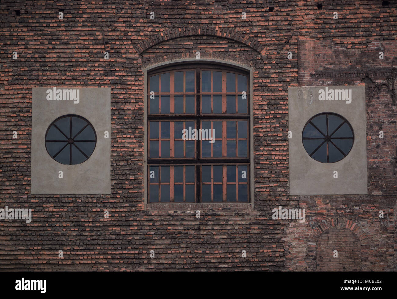 Old factory windows texture hi-res stock photography and images - Alamy