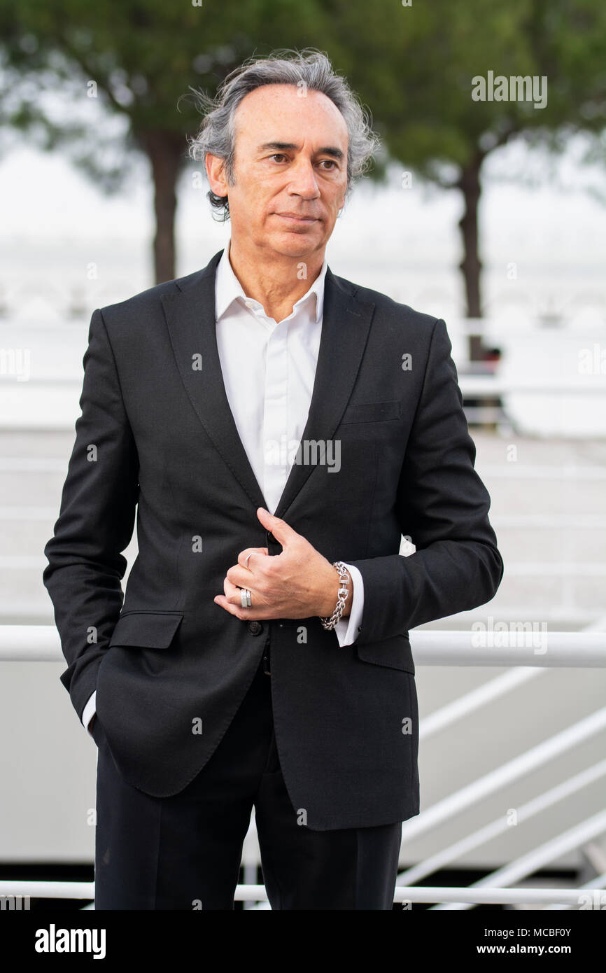 Business man with suit in outdoor ambient Stock Photo - Alamy