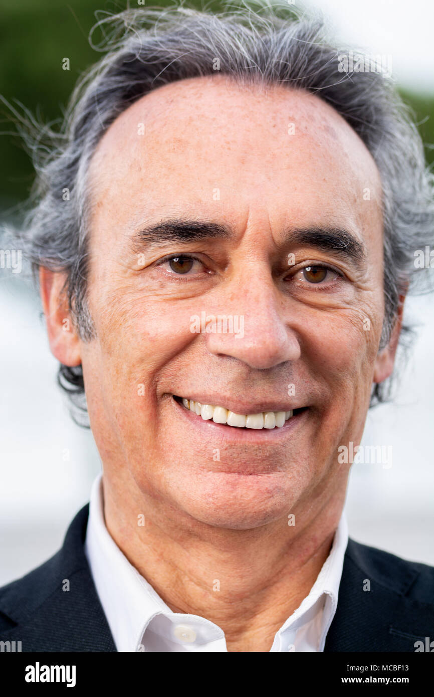 Business man with suit in outdoor ambient Stock Photo - Alamy