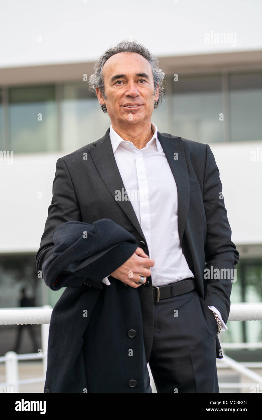 Ambient leadership hi-res stock photography and images - Alamy