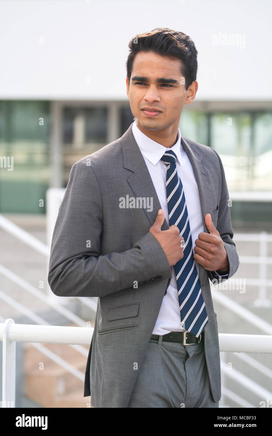 Business man with suit in outdoor ambient Stock Photo - Alamy