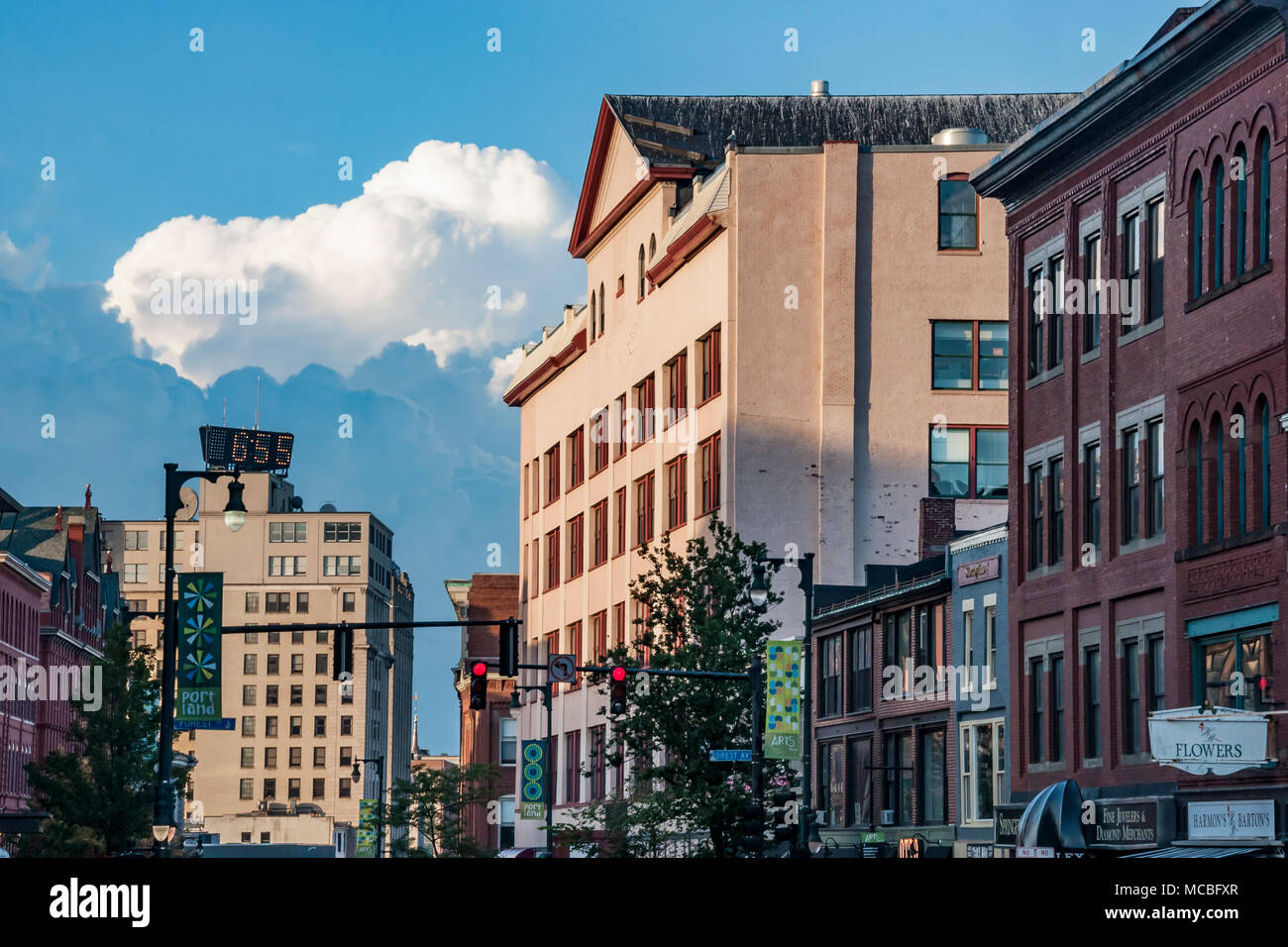 Architecture building brick maine hi-res stock photography and images ...