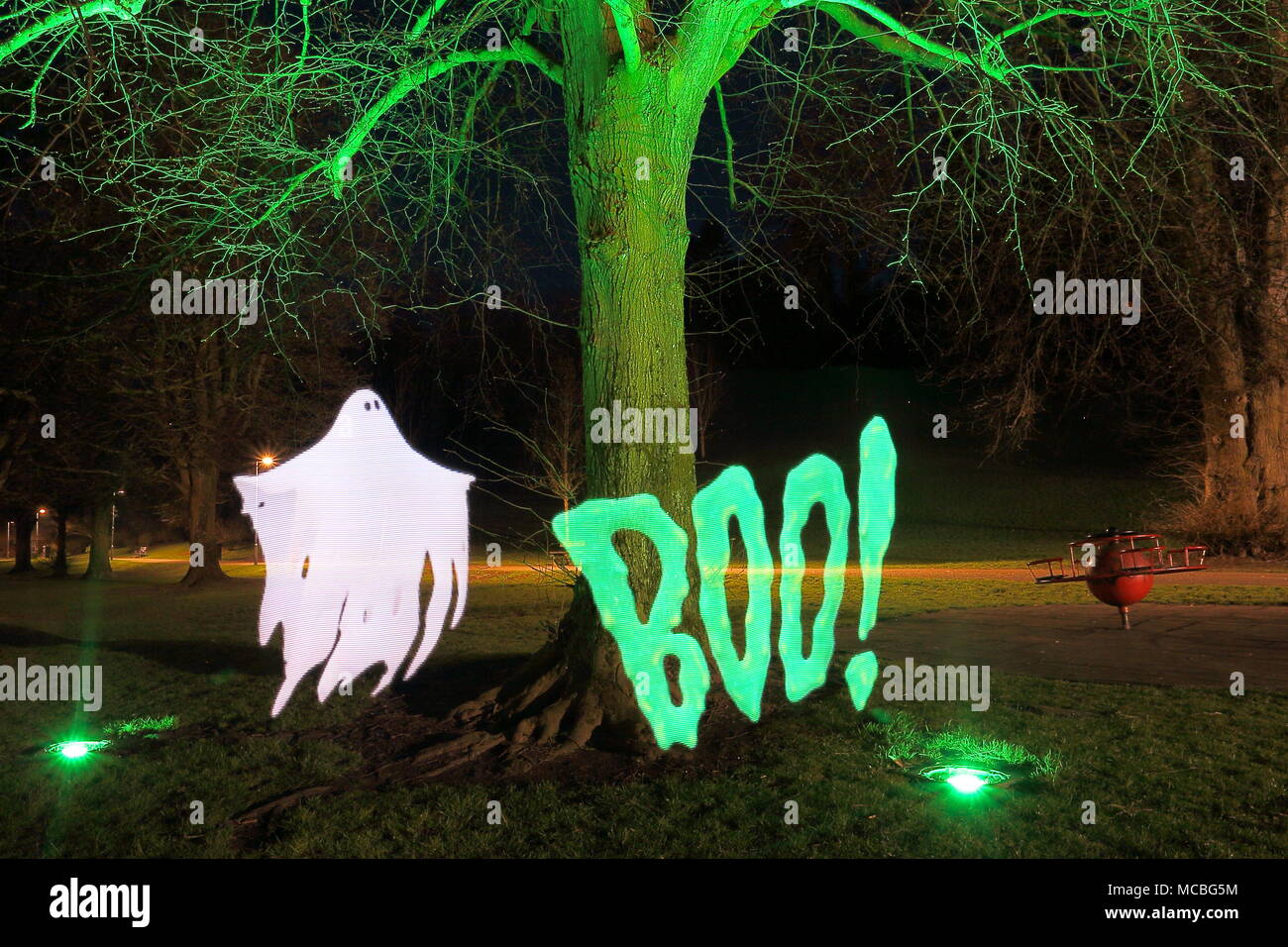Sheet ghost hi-res stock photography and images - Alamy