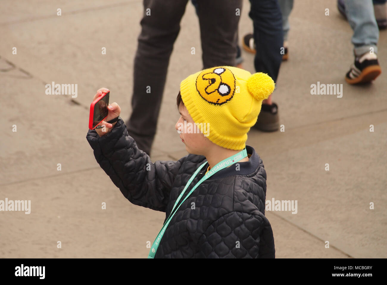 Wearing bobble hat hi-res stock photography and images - Alamy