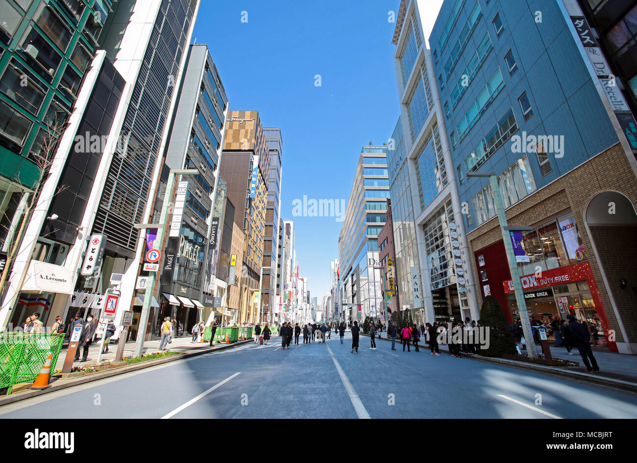 Shopping street Chuo-dōri, pedestrian-only zone at the weekend, in the ...