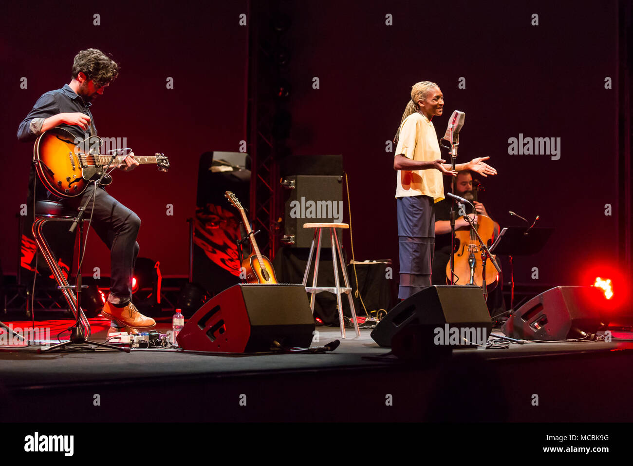 Ni singer hi-res stock photography and images - Alamy