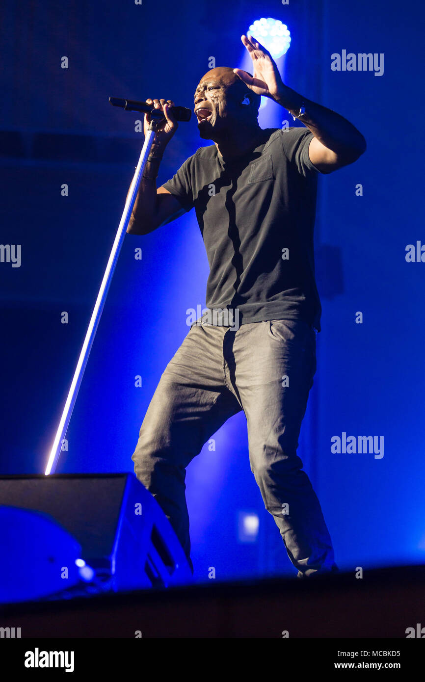 Seal singer hi-res stock photography and images - Alamy