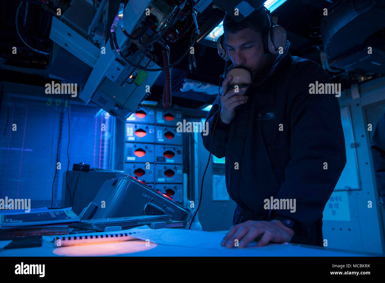 OCEAN (March 28, 2018) Operations Specialist 2nd class Alex Halquist ...