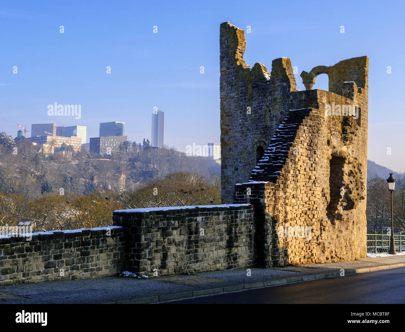 The hollow tooth hi-res stock photography and images - Alamy